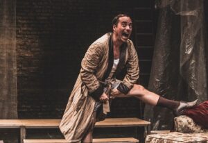 Adaptación del libro de Roberto Arlt escrita por Marilu Marini y Diego ...